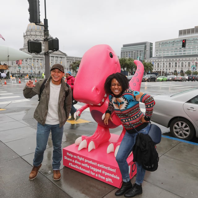 pink-dino-selfies-cupcakes-and-pedicabs-for-pendo-at-saastr-annual
